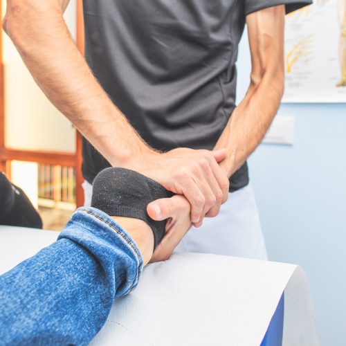 Dolor en el Tobillo Derecho: ¿Qué lo Causa y Cómo Superarlo con ...